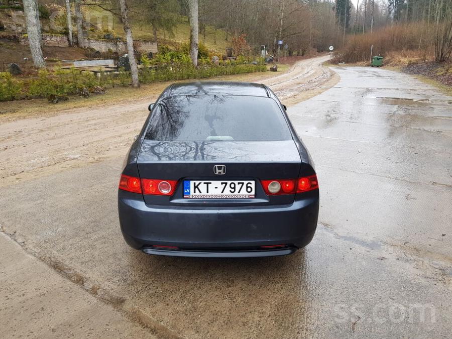 Pelēks Honda Accord 2003 Ogre, ar dzinēja tilpumu 2.20 L un nobraukumu 447 tūkst. km par 600 €, foto 4 vietnē AUTOMOTO.COM.LV