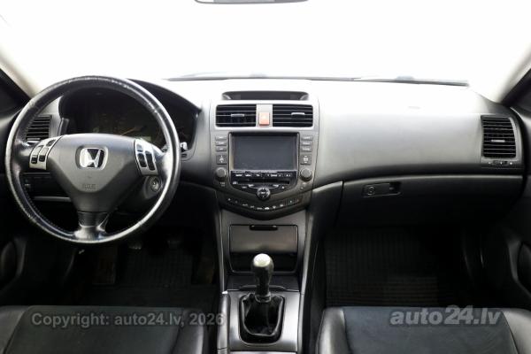 Grey Honda Accord 2003 in Tallinn, with an engine capacity of 2.00 L and mileage of 392 thousand km for 999 €, photo 5 on AUTOMOTO.COM.LV