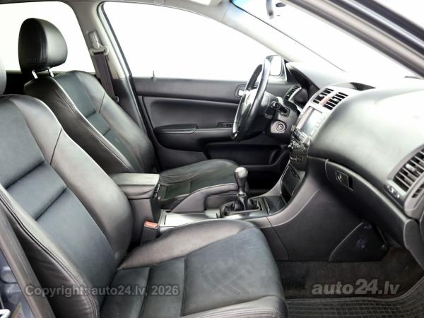 Grey Honda Accord 2003 in Tallinn, with an engine capacity of 2.00 L and mileage of 392 thousand km for 999 €, photo 6 on AUTOMOTO.COM.LV