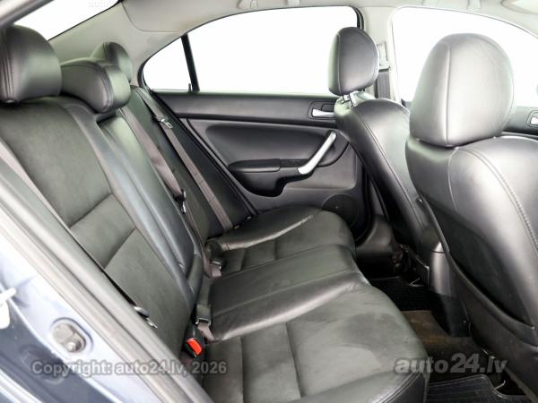 Grey Honda Accord 2003 in Tallinn, with an engine capacity of 2.00 L and mileage of 392 thousand km for 999 €, photo 7 on AUTOMOTO.COM.LV