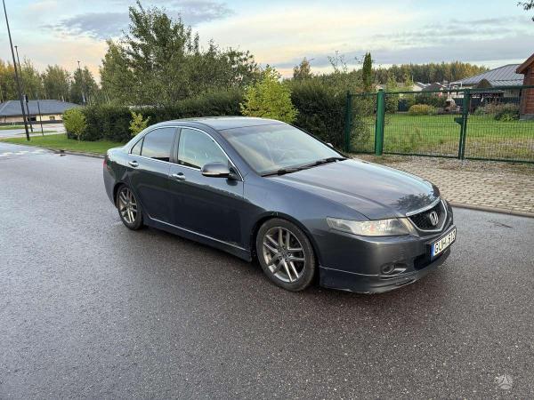 Grey Honda Accord 2003 in Vilnius, with an engine capacity of 2.35 L and mileage of 274 thousand km for 1400 €, photo 3 on AUTOMOTO.COM.LV