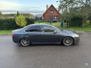 Grey Honda Accord 2003 in Vilnius, with an engine capacity of 2.35 L and mileage of 274 thousand km for 1400 €, photo 4 on AUTOMOTO.COM.LV