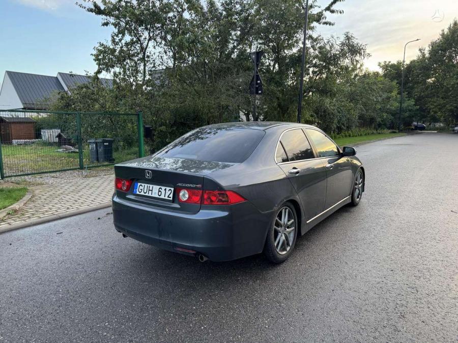 Grey Honda Accord 2003 in Vilnius, with an engine capacity of 2.35 L and mileage of 274 thousand km for 1400 €, photo 5 on AUTOMOTO.COM.LV