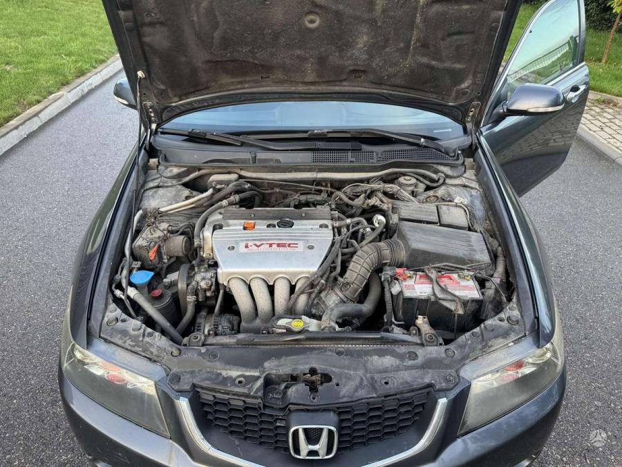 Grey Honda Accord 2003 in Vilnius, with an engine capacity of 2.35 L and mileage of 274 thousand km for 1400 €, photo 10 on AUTOMOTO.COM.LV