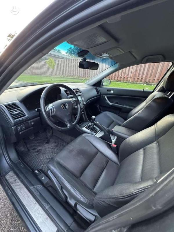 Grey Honda Accord 2003 in Vilnius, with an engine capacity of 2.35 L and mileage of 274 thousand km for 1400 €, photo 11 on AUTOMOTO.COM.LV