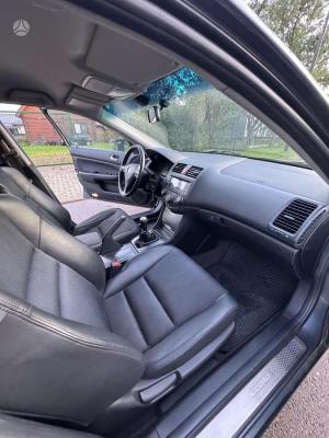 Grey Honda Accord 2003 in Vilnius, with an engine capacity of 2.35 L and mileage of 274 thousand km for 1400 €, photo 14 on AUTOMOTO.COM.LV