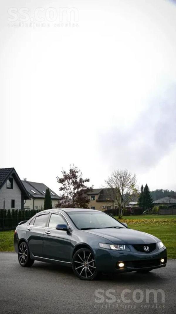 Pelēks Honda Accord 2004 Rīga, ar dzinēja tilpumu 2.40 L un nobraukumu 250 tūkst. km par 2850 €, foto 1 vietnē AUTOMOTO.COM.LV