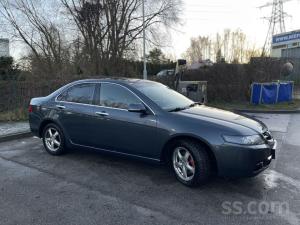 Pelēks Honda Accord 2004 Rīga, ar dzinēja tilpumu 2.20 L un nobraukumu 333 tūkst. km par 1800 €, foto 2 vietnē AUTOMOTO.COM.LV