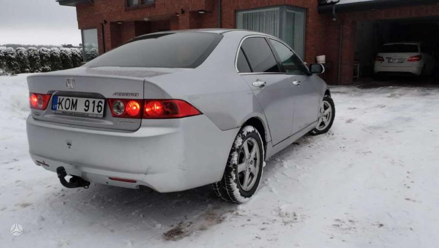 Pelēks Honda Accord 2004 Šauļi, ar dzinēja tilpumu 2.20 L un nobraukumu 450 tūkst. km par 1500 €, foto 4 vietnē AUTOMOTO.COM.LV