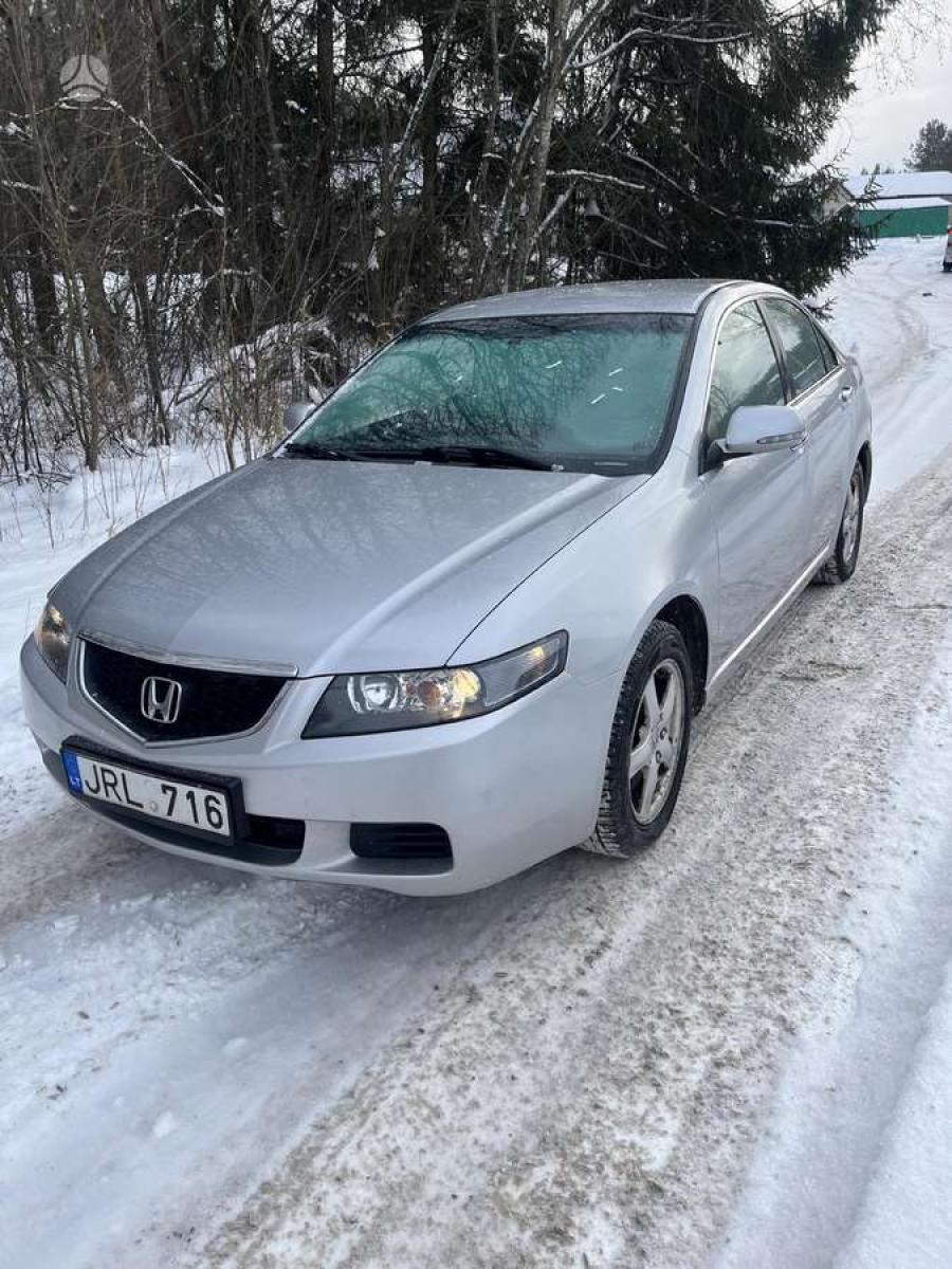 Grey Honda Accord 2004 in Vilnius, with an engine capacity of 2.00 L and mileage of 321 thousand km for 1400 €, photo 1 on AUTOMOTO.COM.LV