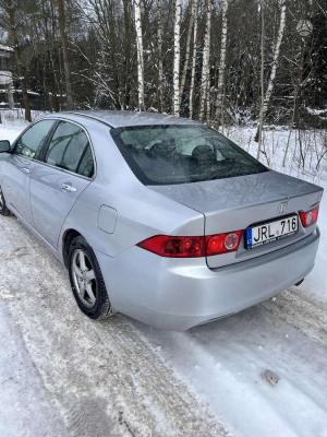 Grey Honda Accord 2004 in Vilnius, with an engine capacity of 2.00 L and mileage of 321 thousand km for 1400 €, photo 3 on AUTOMOTO.COM.LV