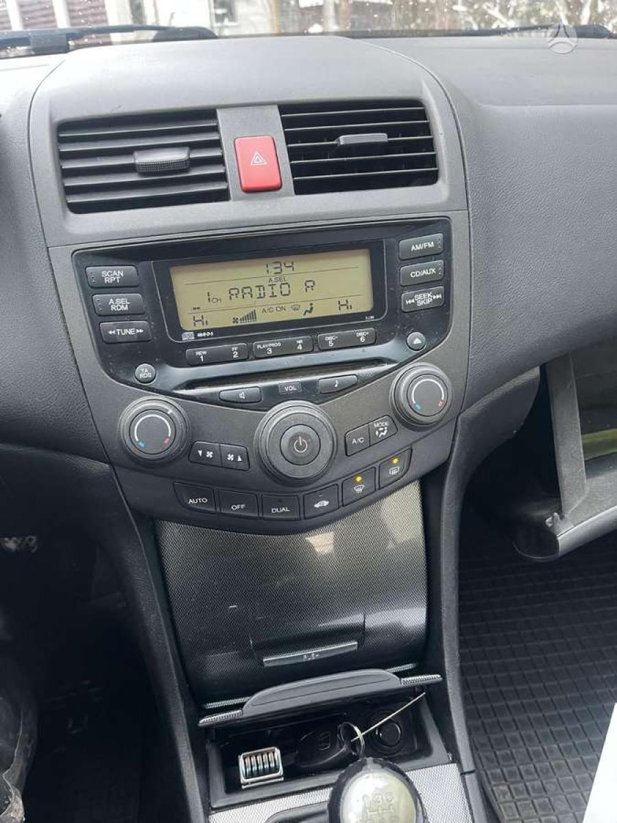 Grey Honda Accord 2004 in Vilnius, with an engine capacity of 2.00 L and mileage of 321 thousand km for 1400 €, photo 8 on AUTOMOTO.COM.LV