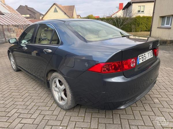 Pelēks Honda Accord 2004 Telšiai, ar dzinēja tilpumu 2.20 L un nobraukumu 329 tūkst. km par 1990 €, foto 4 vietnē AUTOMOTO.COM.LV