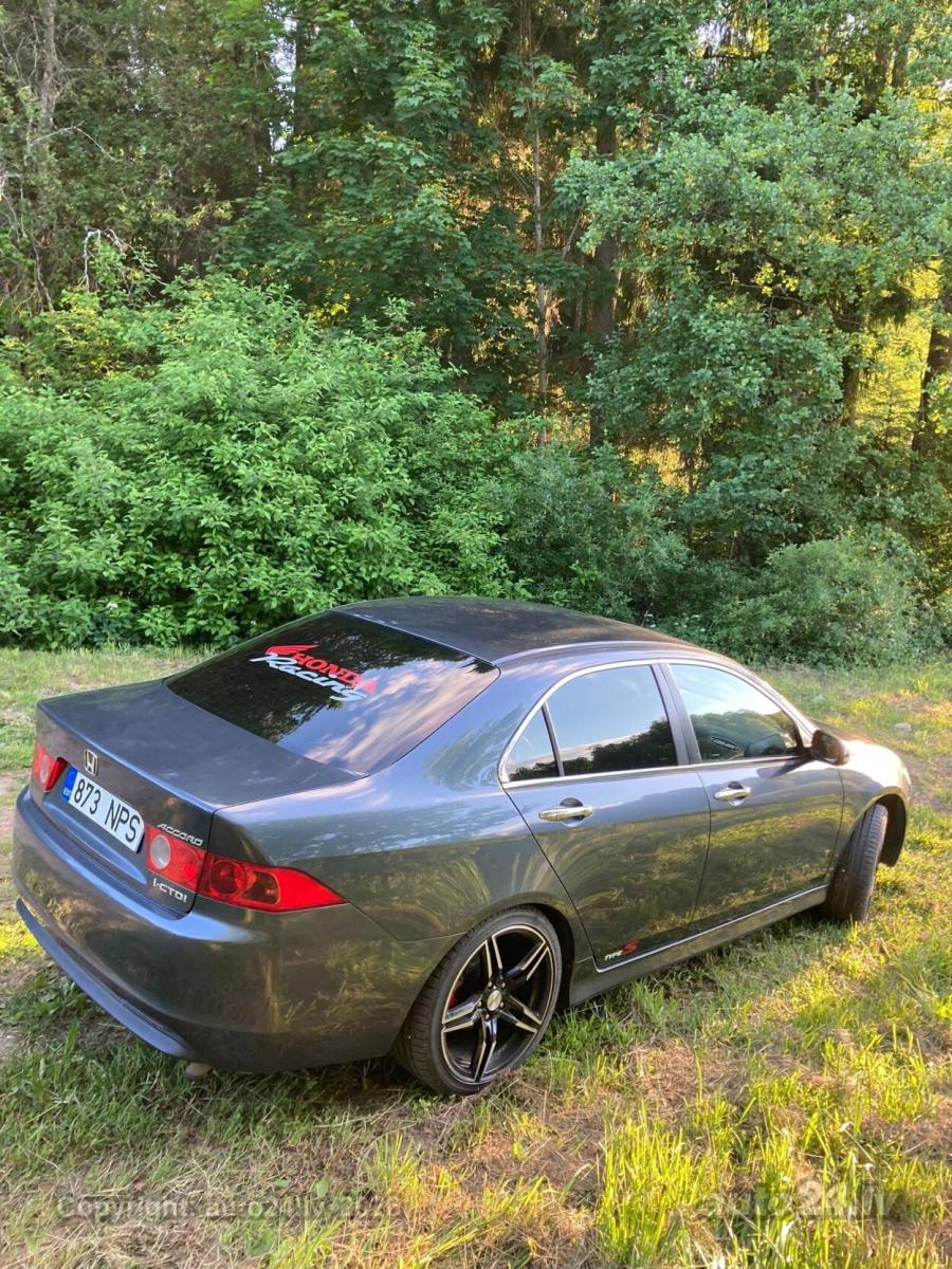 Grey Honda Accord 2004 in Voru, with an engine capacity of 2.20 L and mileage of 0 thousand km for 2390 €, photo 1 on AUTOMOTO.COM.LV