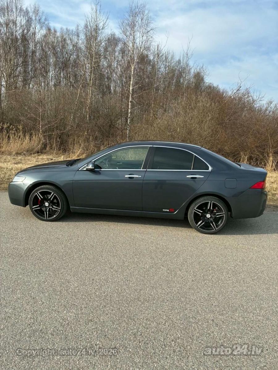 Grey Honda Accord 2004 in Voru, with an engine capacity of 2.20 L and mileage of 0 thousand km for 2390 €, photo 8 on AUTOMOTO.COM.LV
