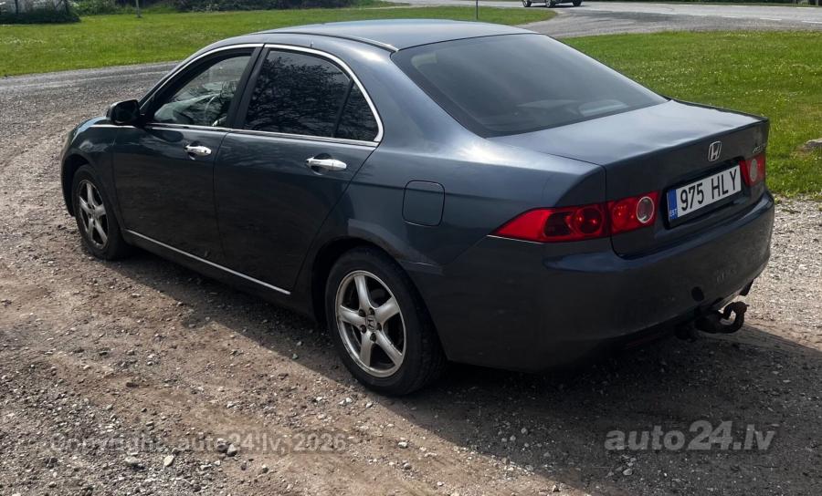 Grey Honda Accord 2004 in Tallinn, with an engine capacity of 2.00 L and mileage of 377 thousand km for 1400 €, photo 3 on AUTOMOTO.COM.LV