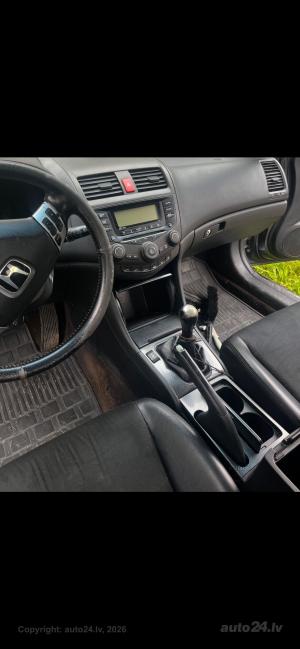 Grey Honda Accord 2004 in Tallinn, with an engine capacity of 2.00 L and mileage of 377 thousand km for 1400 €, photo 4 on AUTOMOTO.COM.LV