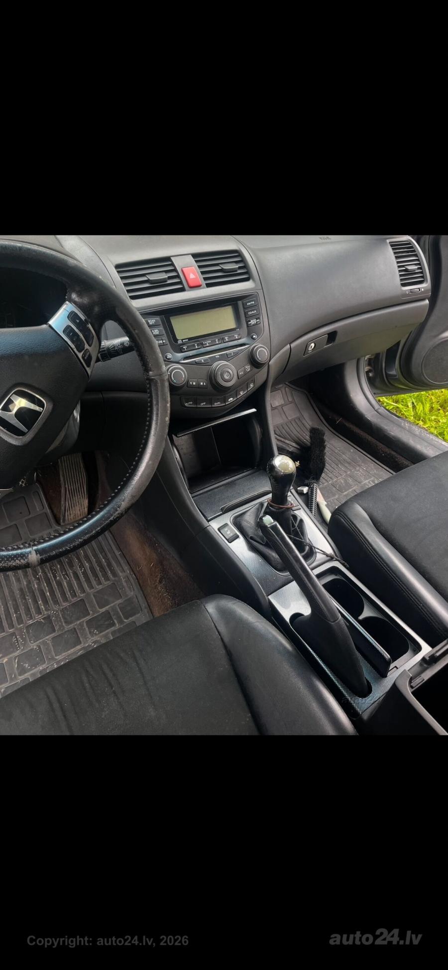 Grey Honda Accord 2004 in Tallinn, with an engine capacity of 2.00 L and mileage of 377 thousand km for 1400 €, photo 4 on AUTOMOTO.COM.LV