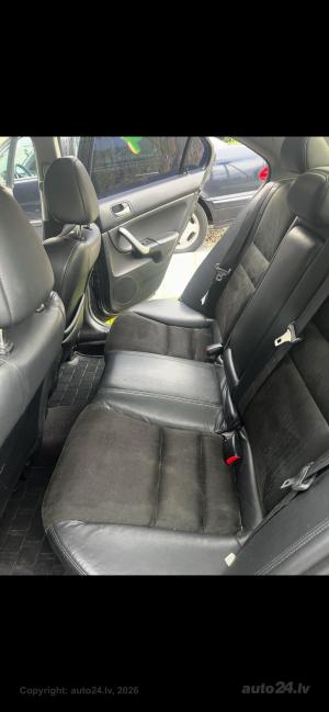 Grey Honda Accord 2004 in Tallinn, with an engine capacity of 2.00 L and mileage of 377 thousand km for 1400 €, photo 5 on AUTOMOTO.COM.LV