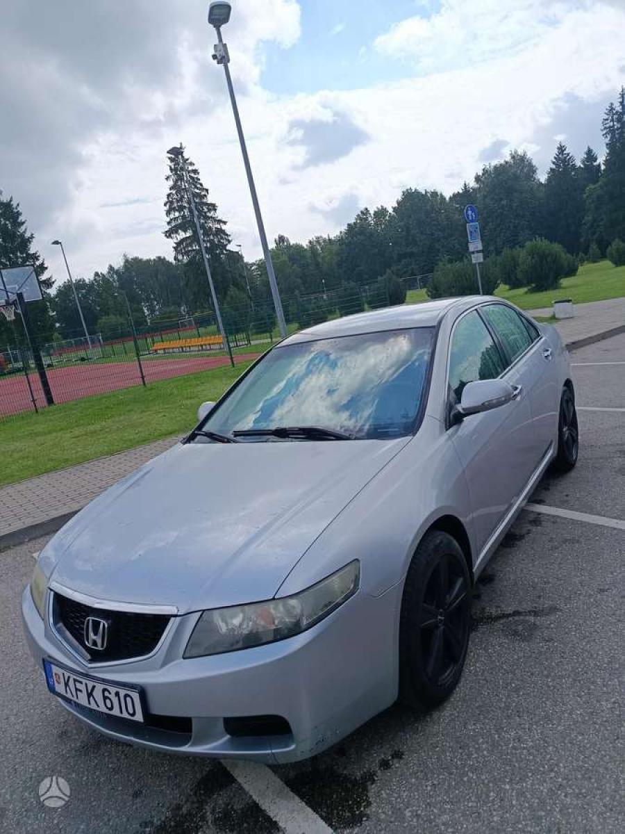 Grey Honda Accord 2004 in Vilnius, with an engine capacity of 2.20 L and mileage of 302 thousand km for 1350 €, photo 1 on AUTOMOTO.COM.LV