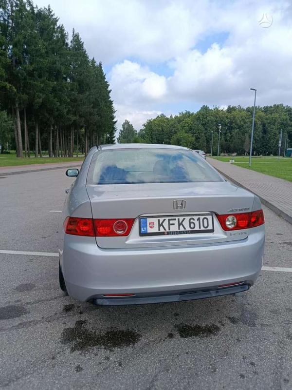 Pelēks Honda Accord 2004 Viļņa, ar dzinēja tilpumu 2.20 L un nobraukumu 302 tūkst. km par 1350 €, foto 2 vietnē AUTOMOTO.COM.LV