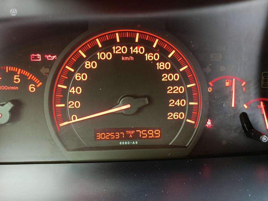Grey Honda Accord 2004 in Vilnius, with an engine capacity of 2.20 L and mileage of 302 thousand km for 1350 €, photo 9 on AUTOMOTO.COM.LV