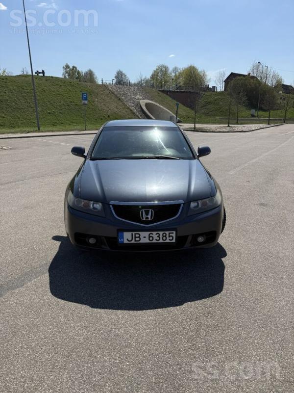 Pelēks Honda Accord 2004 Daugavpils, ar dzinēja tilpumu 2.20 L un nobraukumu 447 tūkst. km par 2000 €, foto 1 vietnē AUTOMOTO.COM.LV