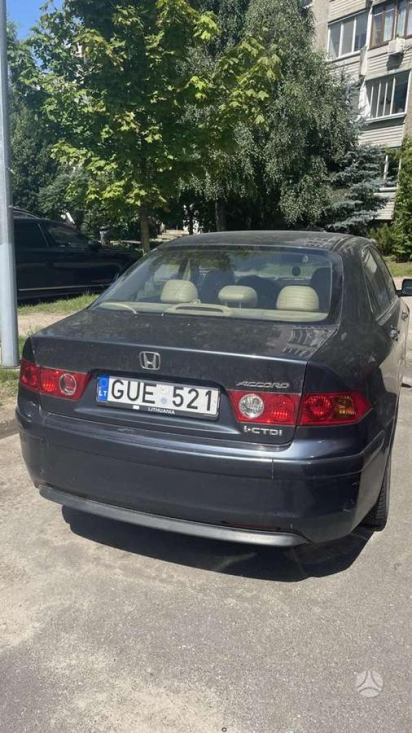 Pelēks Honda Accord 2004 Viļņa, ar dzinēja tilpumu 2.20 L un nobraukumu 284 tūkst. km par 600 €, foto 1 vietnē AUTOMOTO.COM.LV