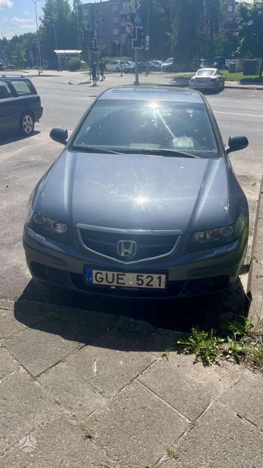 Pelēks Honda Accord 2004 Viļņa, ar dzinēja tilpumu 2.20 L un nobraukumu 284 tūkst. km par 600 €, foto 3 vietnē AUTOMOTO.COM.LV