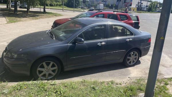 Pelēks Honda Accord 2004 Viļņa, ar dzinēja tilpumu 2.20 L un nobraukumu 284 tūkst. km par 600 €, foto 4 vietnē AUTOMOTO.COM.LV