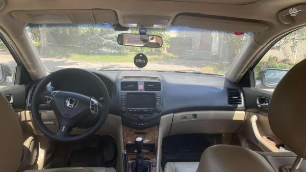Pelēks Honda Accord 2004 Viļņa, ar dzinēja tilpumu 2.20 L un nobraukumu 284 tūkst. km par 600 €, foto 5 vietnē AUTOMOTO.COM.LV