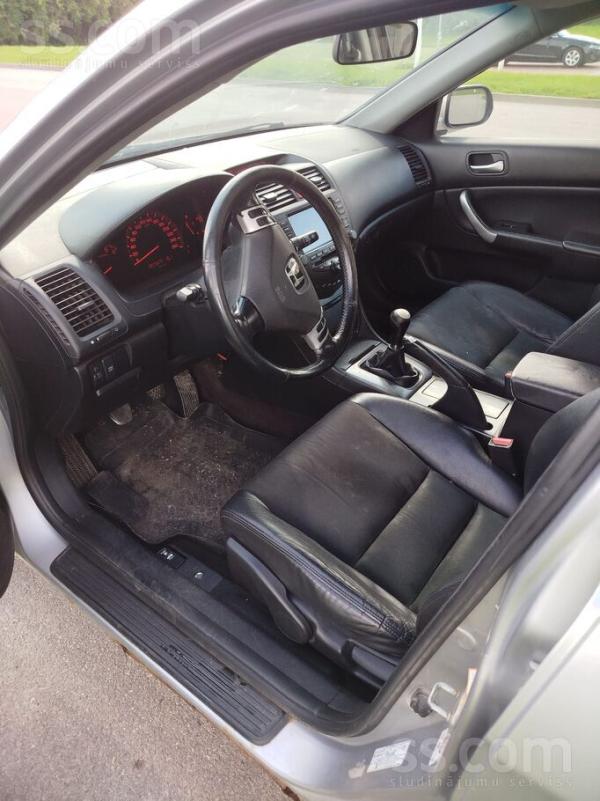 Grey Honda Accord 2004 in Jelgava, with an engine capacity of 2.20 L and mileage of 0 thousand km for 1000 €, photo 1 on AUTOMOTO.COM.LV