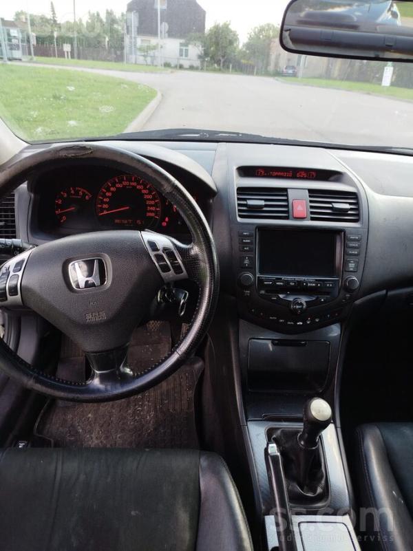 Grey Honda Accord 2004 in Jelgava, with an engine capacity of 2.20 L and mileage of 0 thousand km for 1000 €, photo 2 on AUTOMOTO.COM.LV