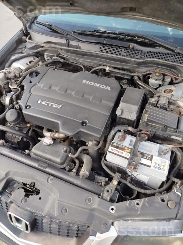 Grey Honda Accord 2004 in Jelgava, with an engine capacity of 2.20 L and mileage of 0 thousand km for 1000 €, photo 6 on AUTOMOTO.COM.LV