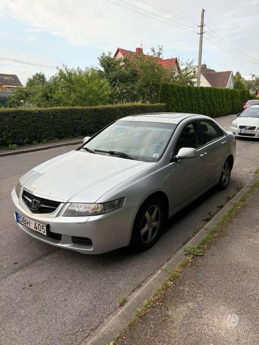 Grey Honda Accord 2004 in Klaipeda, with an engine capacity of 2.20 L and mileage of 246 thousand km for 850 €, photo 1 on AUTOMOTO.COM.LV