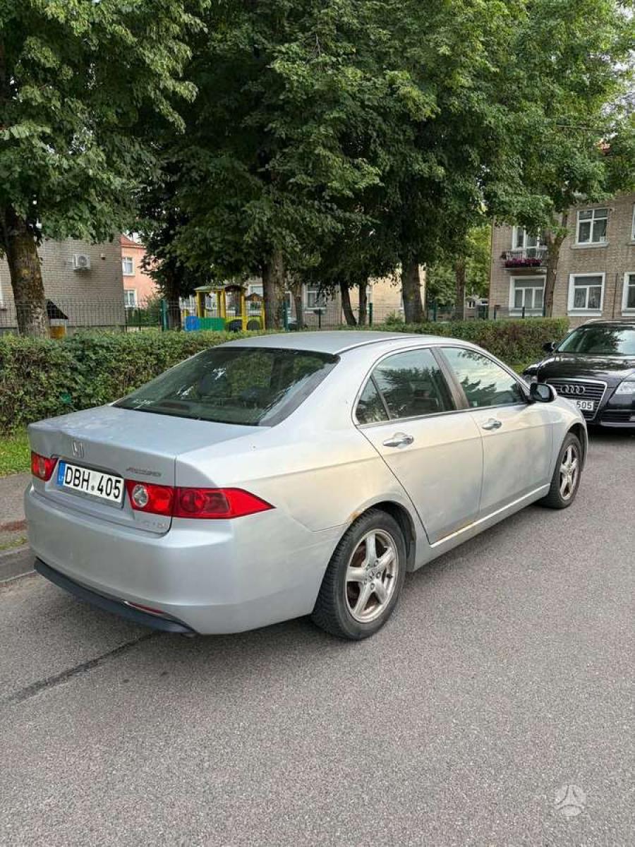 Grey Honda Accord 2004 in Klaipeda, with an engine capacity of 2.20 L and mileage of 246 thousand km for 850 €, photo 4 on AUTOMOTO.COM.LV