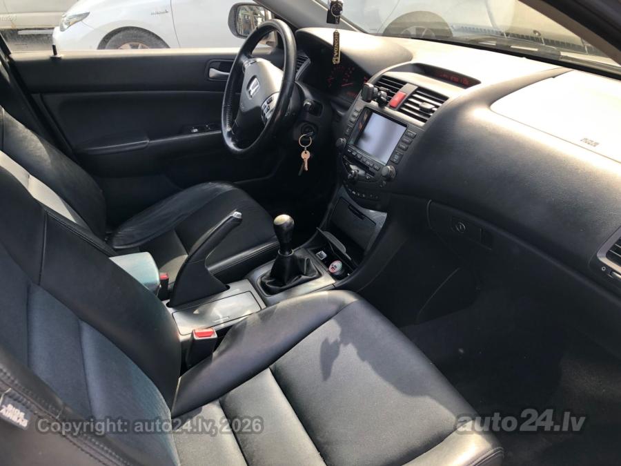 Pelēks Honda Accord 2004 Tallina, ar dzinēja tilpumu 2.00 L un nobraukumu 281 tūkst. km par 1499 €, foto 10 vietnē AUTOMOTO.COM.LV