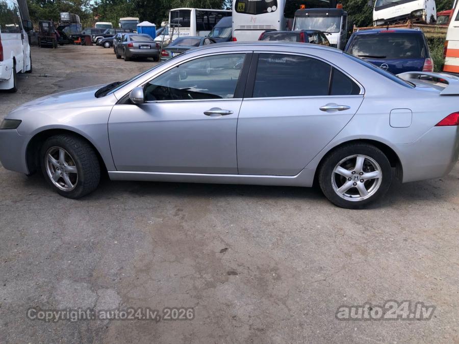 Pelēks Honda Accord 2004 Tallina, ar dzinēja tilpumu 2.00 L un nobraukumu 281 tūkst. km par 1499 €, foto 13 vietnē AUTOMOTO.COM.LV