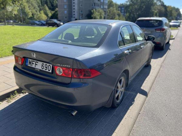 Pelēks Honda Accord 2004 Viļņa, ar dzinēja tilpumu 2.00 L un nobraukumu 271 tūkst. km par 690 €, foto 6 vietnē AUTOMOTO.COM.LV