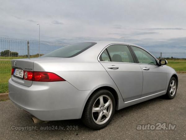 Pelēks Honda Accord 2004 Tartu, ar dzinēja tilpumu 2.00 L un nobraukumu 260 tūkst. km par 990 €, foto 5 vietnē AUTOMOTO.COM.LV