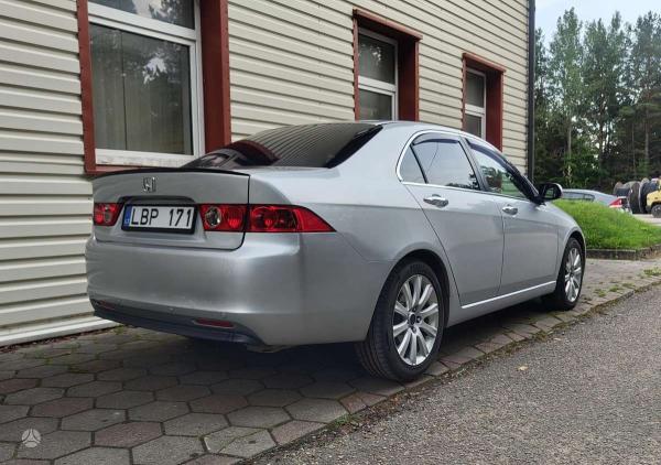 Pelēks Honda Accord 2004 Ignalina, ar dzinēja tilpumu 2.20 L un nobraukumu 275 tūkst. km par 1900 €, foto 5 vietnē AUTOMOTO.COM.LV