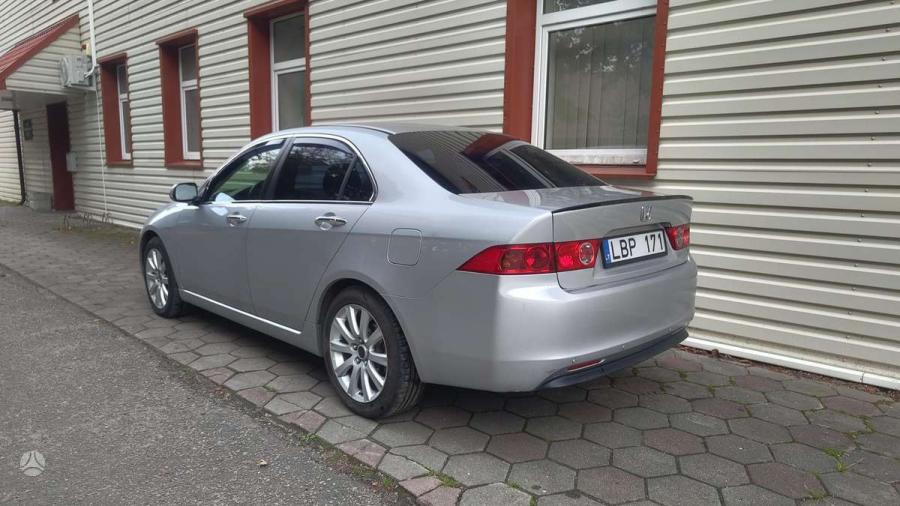 Pelēks Honda Accord 2004 Ignalina, ar dzinēja tilpumu 2.20 L un nobraukumu 275 tūkst. km par 1900 €, foto 6 vietnē AUTOMOTO.COM.LV
