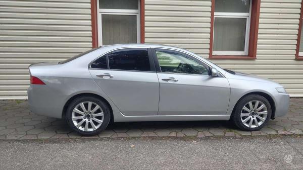Pelēks Honda Accord 2004 Ignalina, ar dzinēja tilpumu 2.20 L un nobraukumu 275 tūkst. km par 1900 €, foto 7 vietnē AUTOMOTO.COM.LV