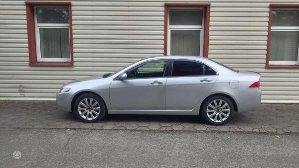 Pelēks Honda Accord 2004 Ignalina, ar dzinēja tilpumu 2.20 L un nobraukumu 275 tūkst. km par 1900 €, foto 8 vietnē AUTOMOTO.COM.LV