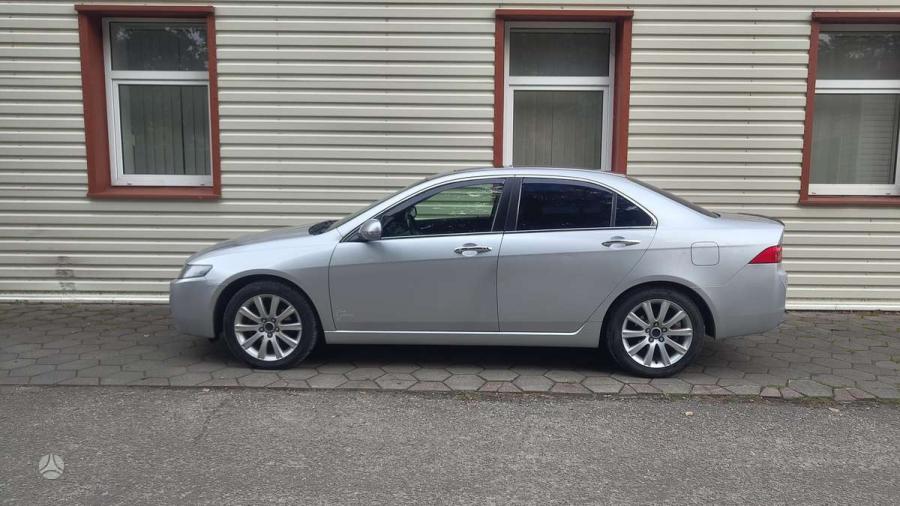 Pelēks Honda Accord 2004 Ignalina, ar dzinēja tilpumu 2.20 L un nobraukumu 275 tūkst. km par 1900 €, foto 8 vietnē AUTOMOTO.COM.LV