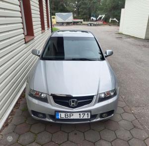 Pelēks Honda Accord 2004 Ignalina, ar dzinēja tilpumu 2.20 L un nobraukumu 275 tūkst. km par 1900 €, foto 10 vietnē AUTOMOTO.COM.LV