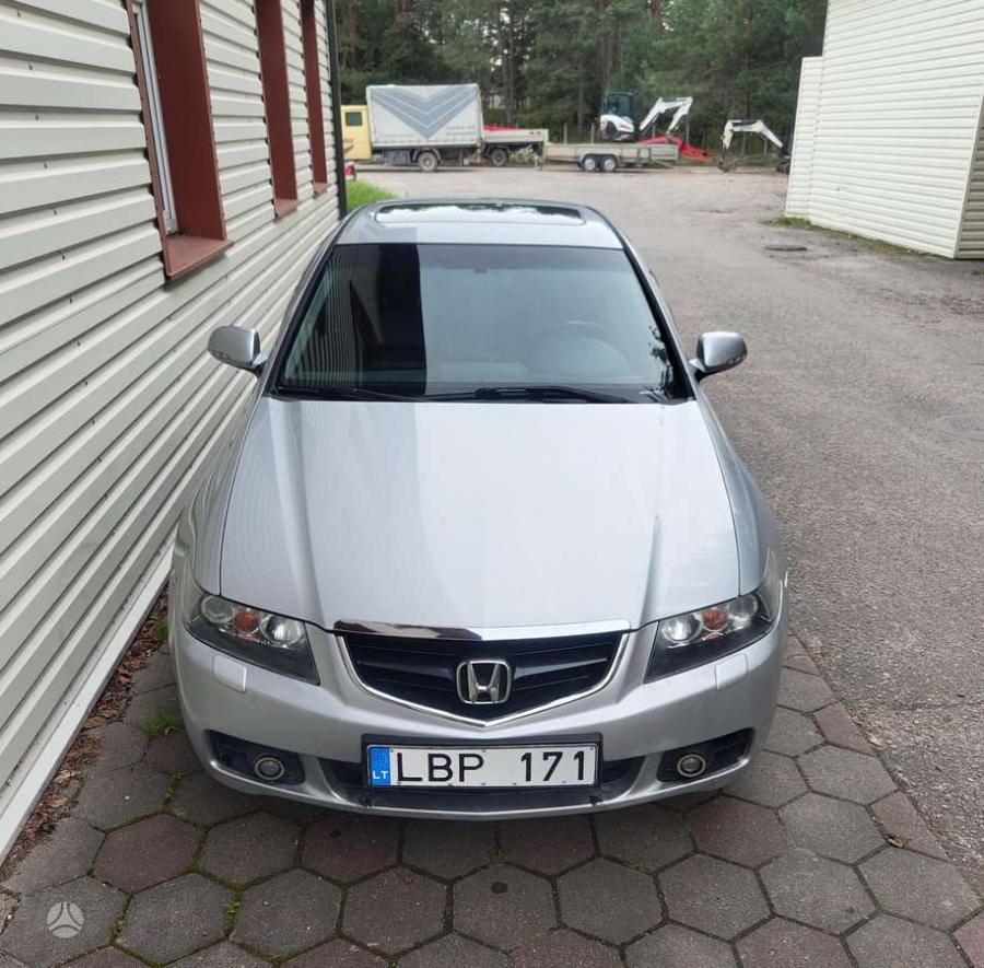 Pelēks Honda Accord 2004 Ignalina, ar dzinēja tilpumu 2.20 L un nobraukumu 275 tūkst. km par 1900 €, foto 10 vietnē AUTOMOTO.COM.LV