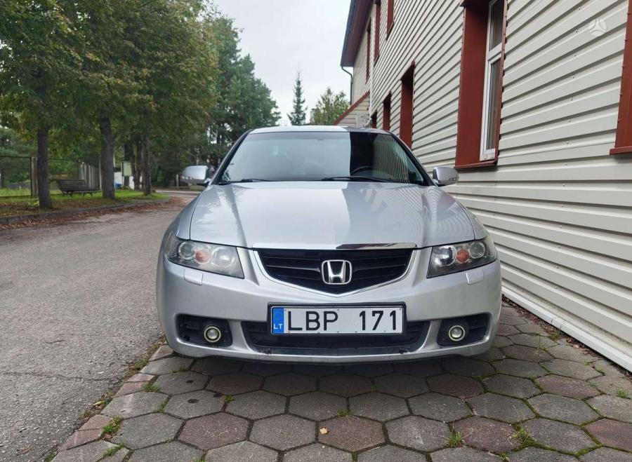 Pelēks Honda Accord 2004 Ignalina, ar dzinēja tilpumu 2.20 L un nobraukumu 275 tūkst. km par 1900 €, foto 13 vietnē AUTOMOTO.COM.LV