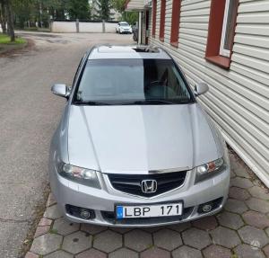 Pelēks Honda Accord 2004 Ignalina, ar dzinēja tilpumu 2.20 L un nobraukumu 275 tūkst. km par 1900 €, foto 14 vietnē AUTOMOTO.COM.LV