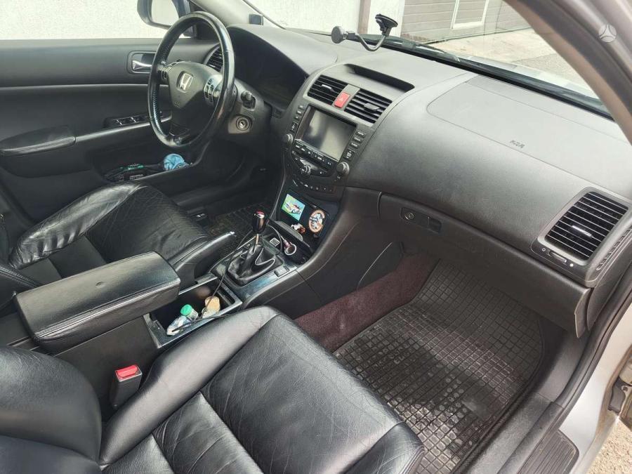 Pelēks Honda Accord 2004 Ignalina, ar dzinēja tilpumu 2.20 L un nobraukumu 275 tūkst. km par 1900 €, foto 17 vietnē AUTOMOTO.COM.LV